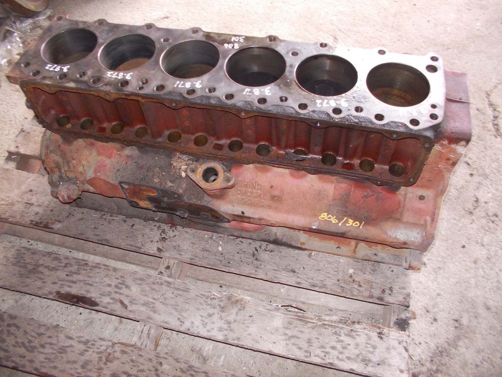 Farmall IH 806 gas Tractor 301 gas engine motor block w/ caps & crater ...