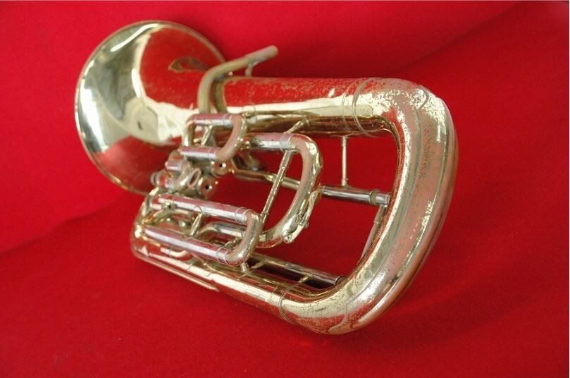 Yamaha YEP-321 YEP321 Euphonium 4 Valve with Hard Case | eBay