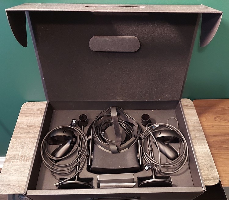 Oculus Rift CV1 Headset With 2 Base Stations, 2 Controllers, Cables ...