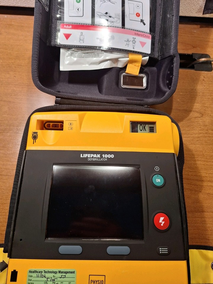 Physio Control Lifepak 1000 Defib with Case and Battery (Expire:10/15 ...
