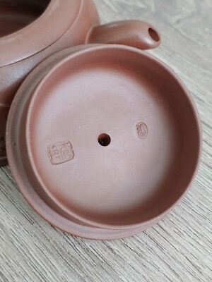 张秀玲阳刻三羊开泰祥云玉壁底紫砂壶Vintage China Yixing Zisha 张秀玲阳刻三羊开泰祥云玉壁底紫砂壶Vintage China Yixing Zisha