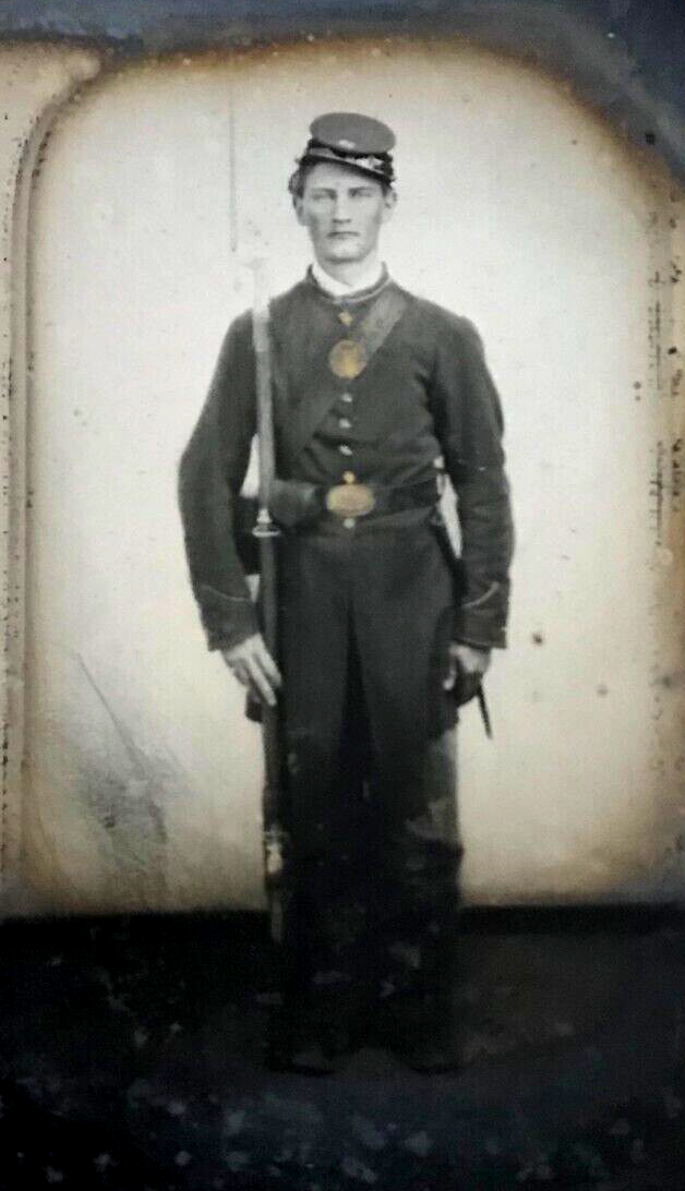 ORIGINAL ID'D CIVIL WAR ARMED SOLDIER SIXTH TINTYPE PHOTO 88TH OHIO ...