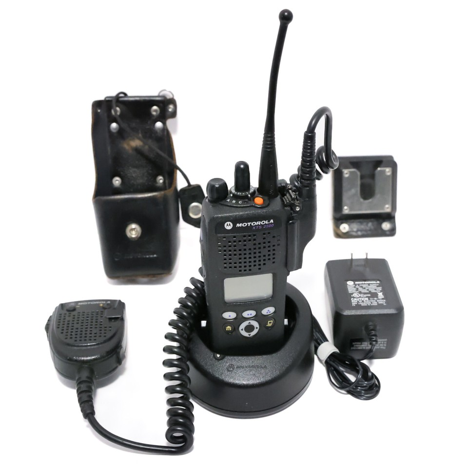 COMPLETE MOTOROLA XTS2500 Model II UHF 450-520Mhz Radio H46SDF9PW6BN ...