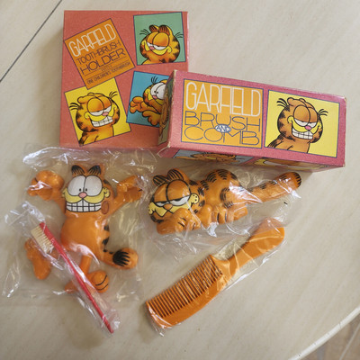 Garfield (1978) Tooth Brush w Holder and Brush & Comb Set (1595) | eBay