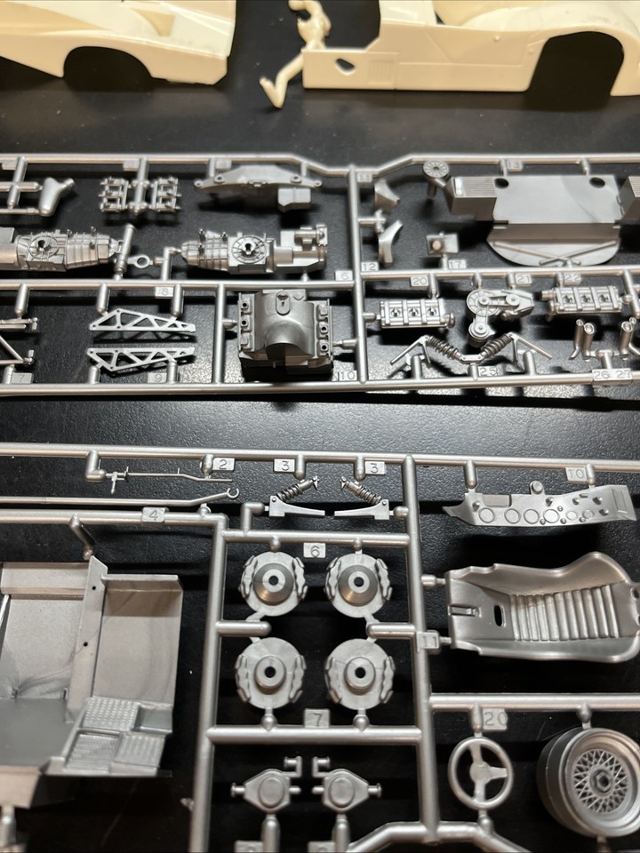 Vtg Tamiya model kit #2447A Porsche 956 83'LE Man's 24 Hour Race Winner ...