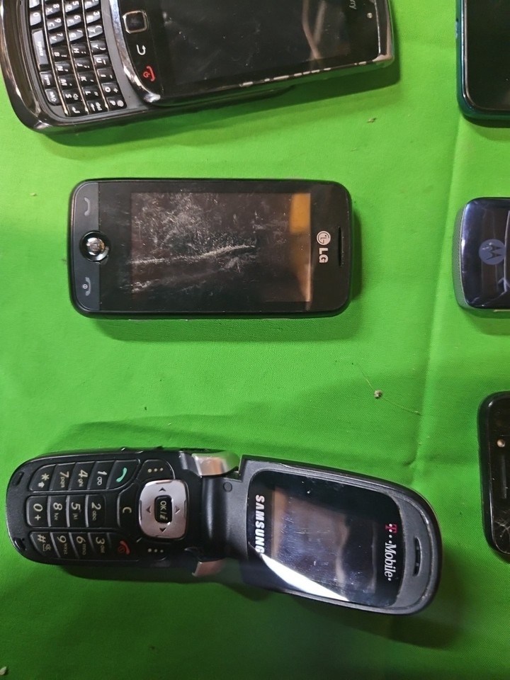 JOBLOT 8 VINTAGE RARE MOBILE PHONES SONY SAMSUNG NOKIA BLACKBERRY box9 ...