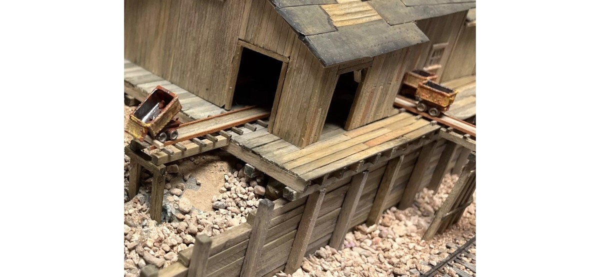 G Scale Mining Structures