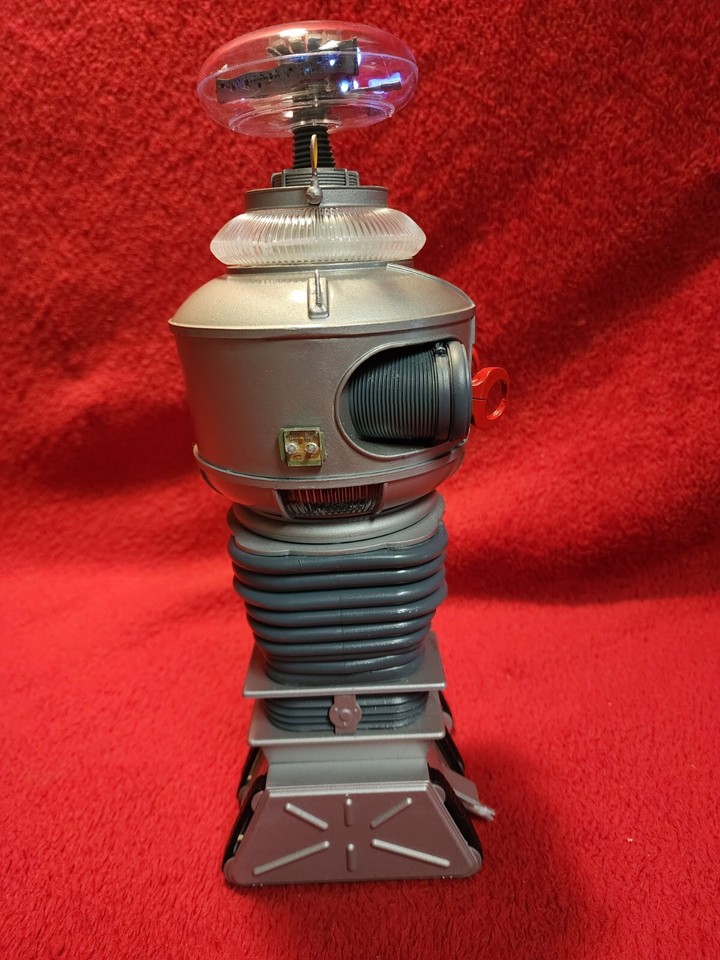 Lost in Space 1:6 Scale Robot B-9 Built Replica, RC, LIGHTED, SOUND ...