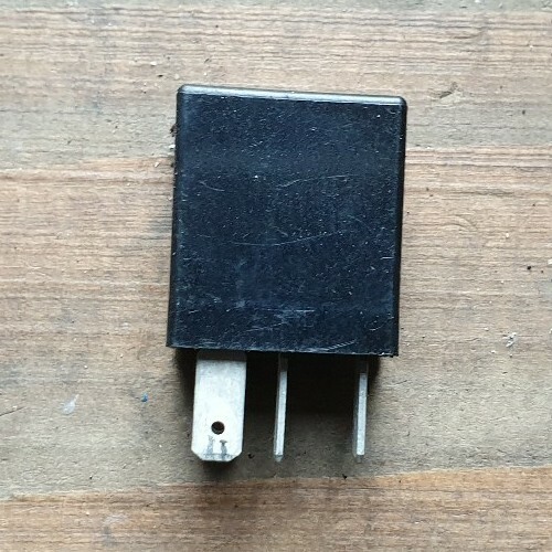 Fiat Alfa Lancia /09-17 4-Pin Black Relay 34F231003 Omron 1/11297/87 ...