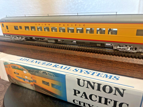 UNION PACIFIC " CITY " 44-seat ACF STREAMLINED COACH - HO Scale 932 ...