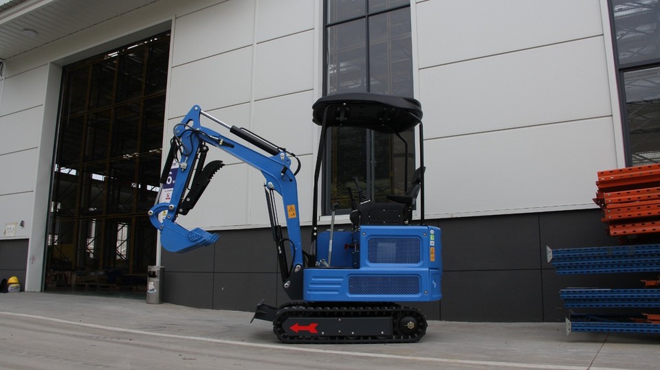 4,000 lbs Mini Excavator | KUBOTA Diesel Engine | Hydraulic Thumb ...