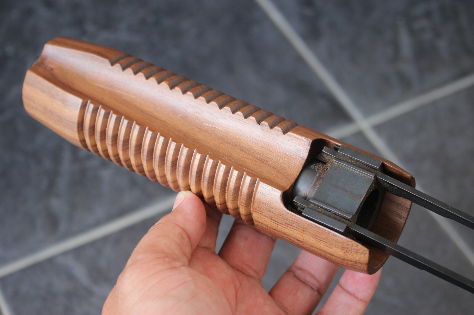 MOSSBERG 590 SHOCKWAVE 20 GAUGE FOREND & STOCK GRIPS WALNUT WOOD ...