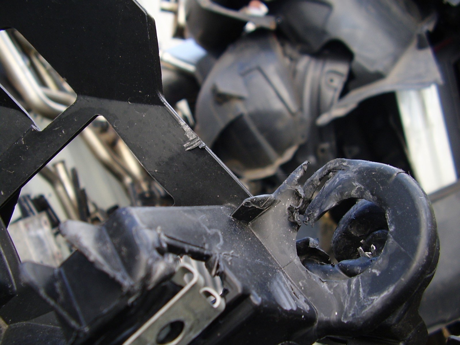 MERCEDES E CLASS AMG LOWER FRONT BUMPER TRIM+GRILLE A2138852500 READ ...