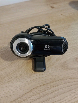 Logitech QuickCam Pro 9000 USB 2.0 Webcam - 2MP - 1600 x 1200 ...