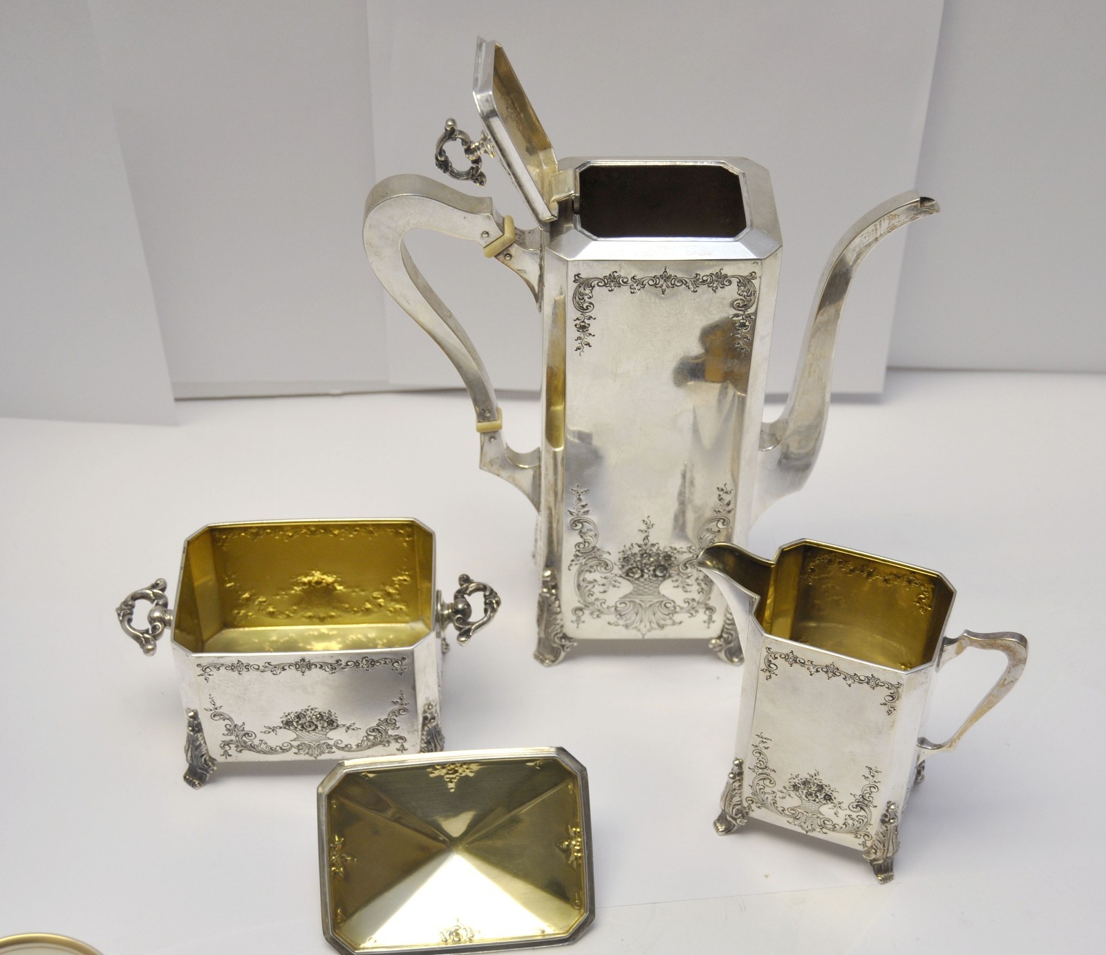 A/Q Barbour Silver Co. Hartford, CT 15 pc Sterling Victorian Repousse ...