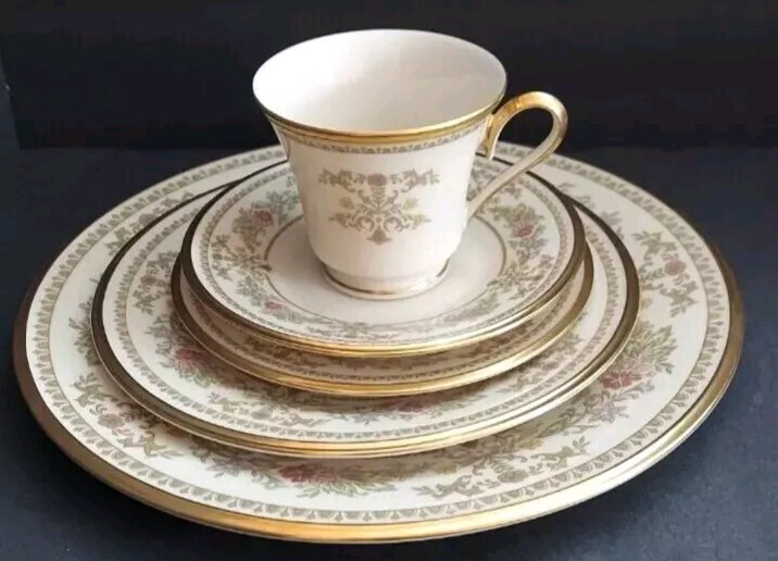 Lenox Castle Garden 5 Piece Place Setting Excellent MINT Condition. | eBay
