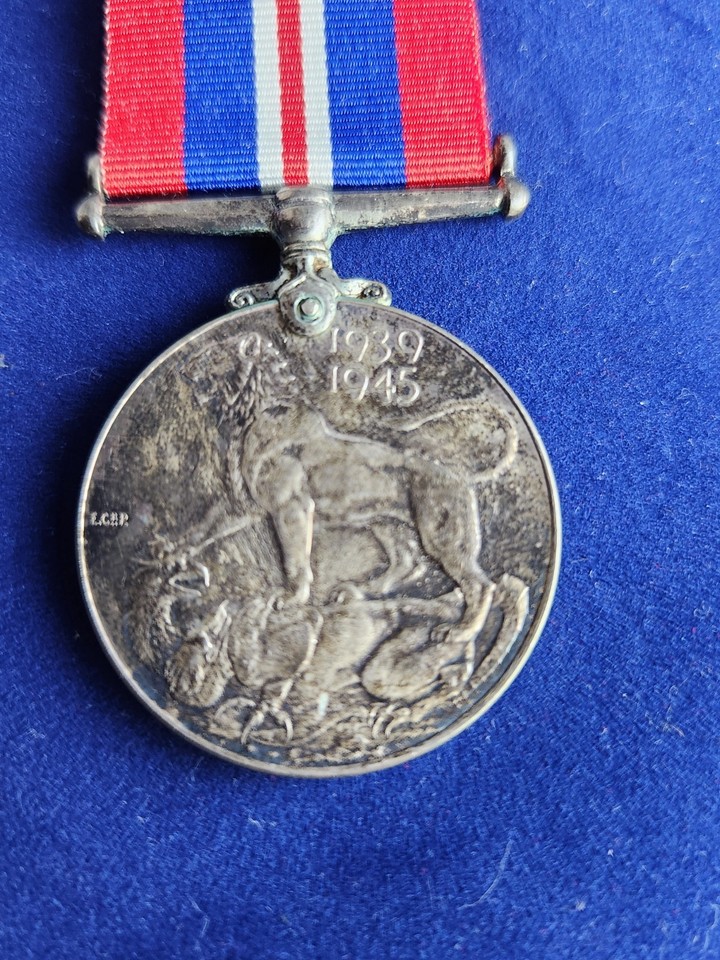 WW2 WWII VINTAGE BRITISH/CANADIAN 1939-1945 MEDAL King George and Lion ...