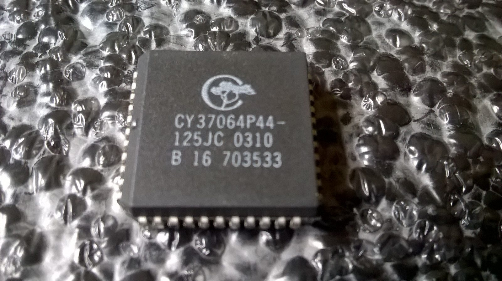 Cypress CY7C372I 83JC UltraLogic CPLD PLCC-44 5V | eBay