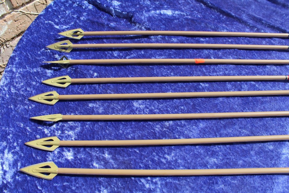 VINTAGE FRED BEAR ARCHERY CEDAR ARROWS BROADHEADS BRAND NEW NEVER USED ...