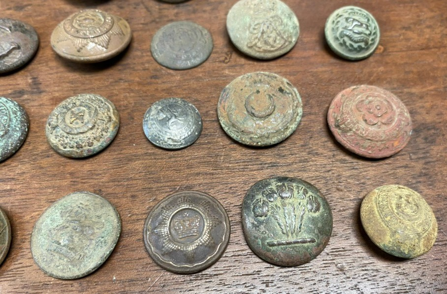 18 British Victorian & Georgian Military Regimental Buttons, Dug | eBay