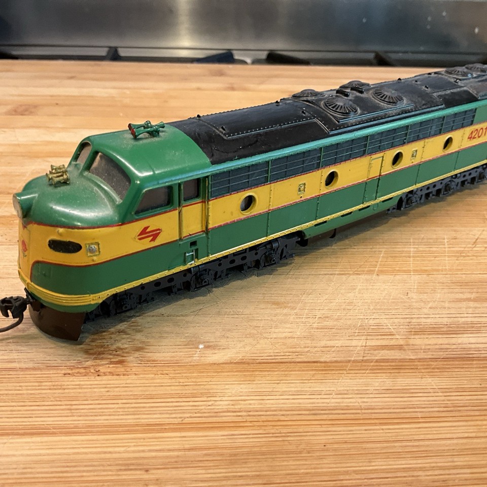 11 model trains: Locomotives in HO scale | eBay Australia