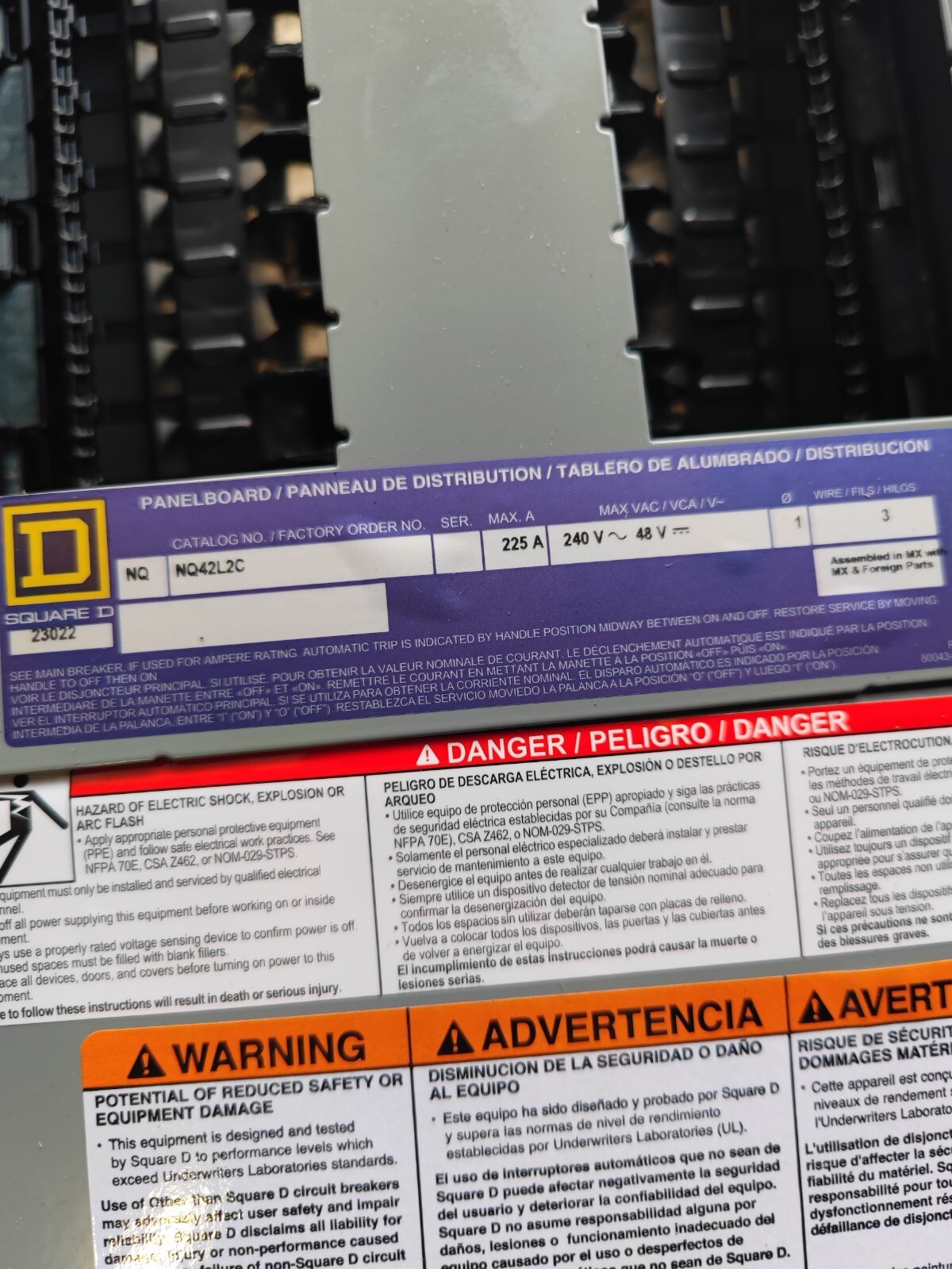 SUQARE D 225 AMP PANELBOARD 240 120V SINGLE PHASE 1PH 3W 42 Cir NEMA 3R ...