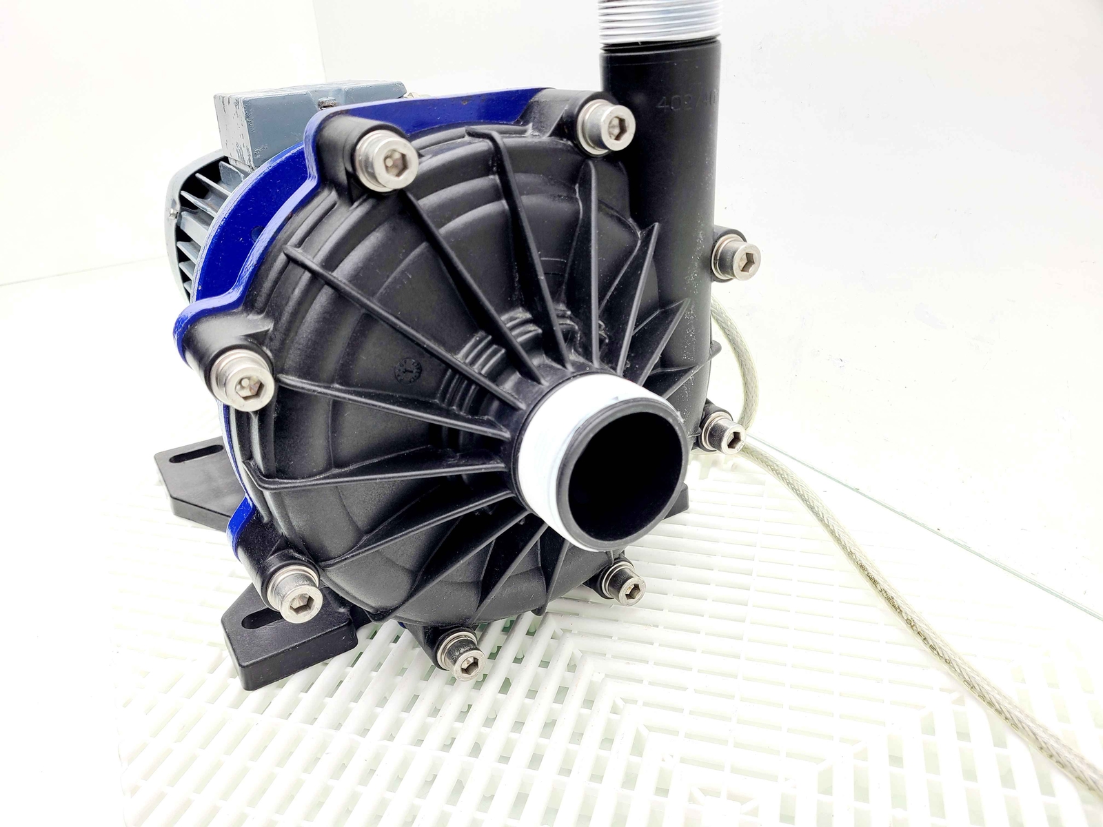 Iwaki MX-403RV5E GFRPP Magnet Drive Pump 2.2kW 230/400V for sale online ...