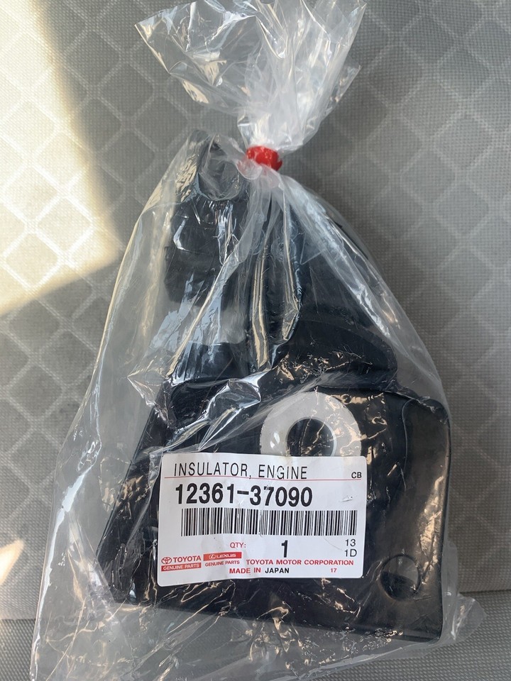 1x Genuine Toyota Front Insulator 12361-37090 New | eBay