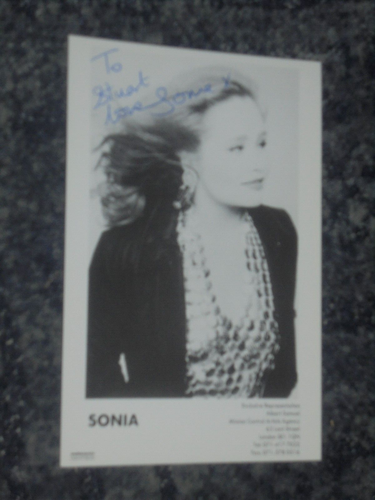 SONIA- SINGER - POSTCARD PHOTO SIGNED (DEDICATED) | eBay