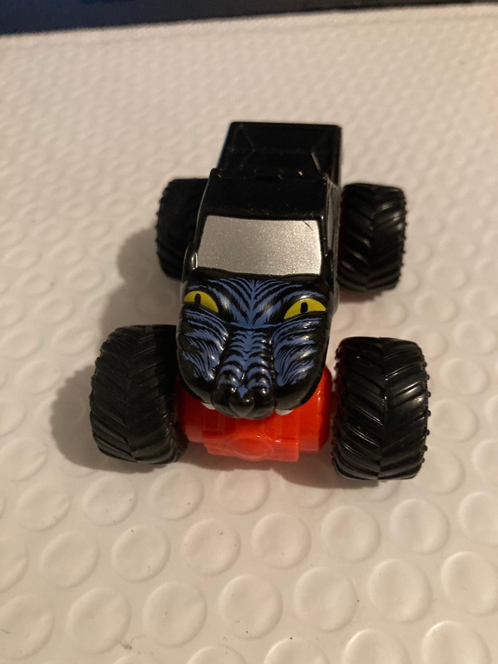 2004 Monster Jam Predator Pull Back Self Propelled Monster Truck 3 ...