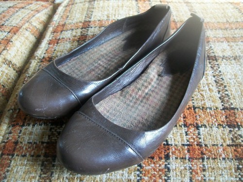 Born Womens 8 M/W Brown Leather Toe Cap Flats B64423 | eBay