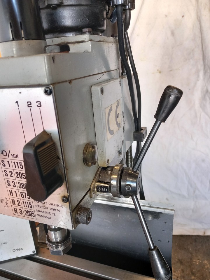 Axminster Single Phase Milling Machine 3 axis DRO Collet Set MT2 ...