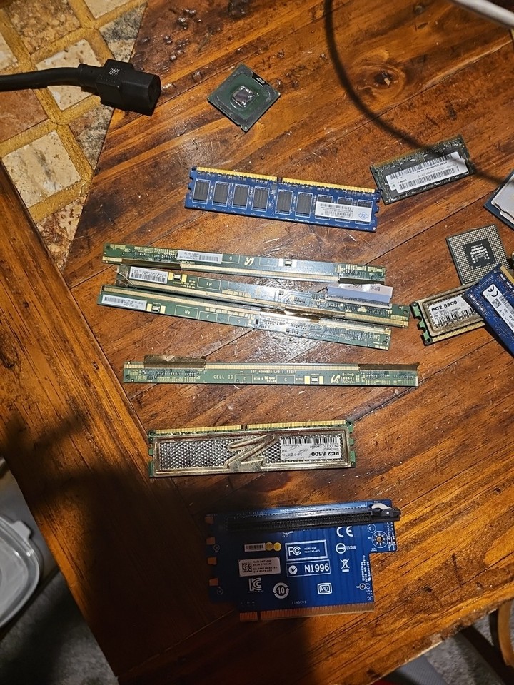 Huge Lot Of PC Parts Nvidia Graphics Card Several Ram Chips HDD Gaming ...