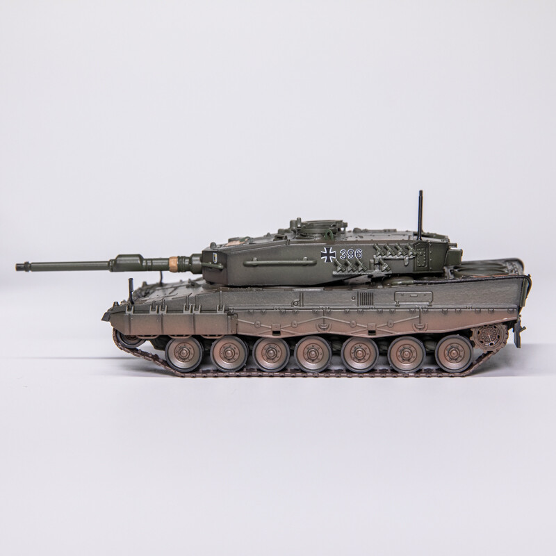 Panzerkampf 1/72 German Leopard 2A4 Main Battle Tank 12226PD green ...