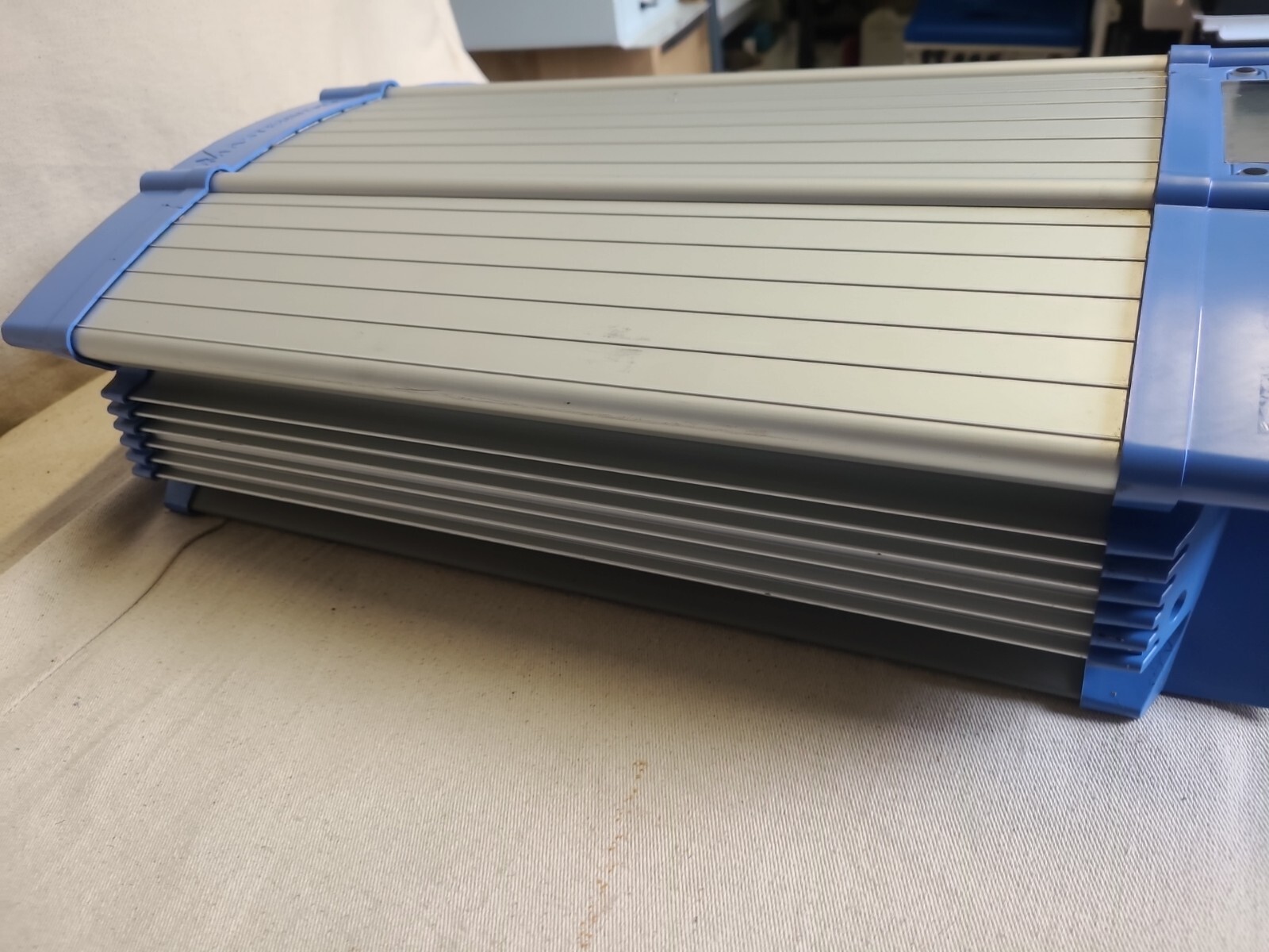 Mastervolt XS 2000 1.5 KW Solar PV Inverter 1500 Watts max 230v AC 50hz ...