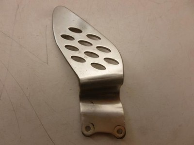 2005 YAMAHA YZF-R1 R1 RIGHT FRONT FOOT PEG REST GUARD USED 1014-20 | eBay