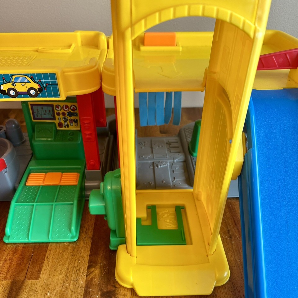 FISHER PRICE LITTLE PEOPLE Ramps Around Garage with sounds | eBay