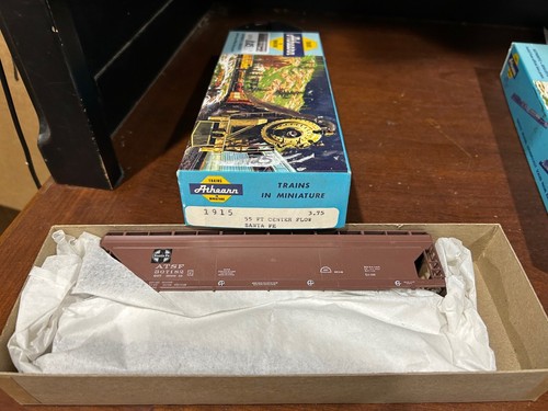 HO Scale Athearn Santa Fe ATSF covered hopper 307182 kit | eBay