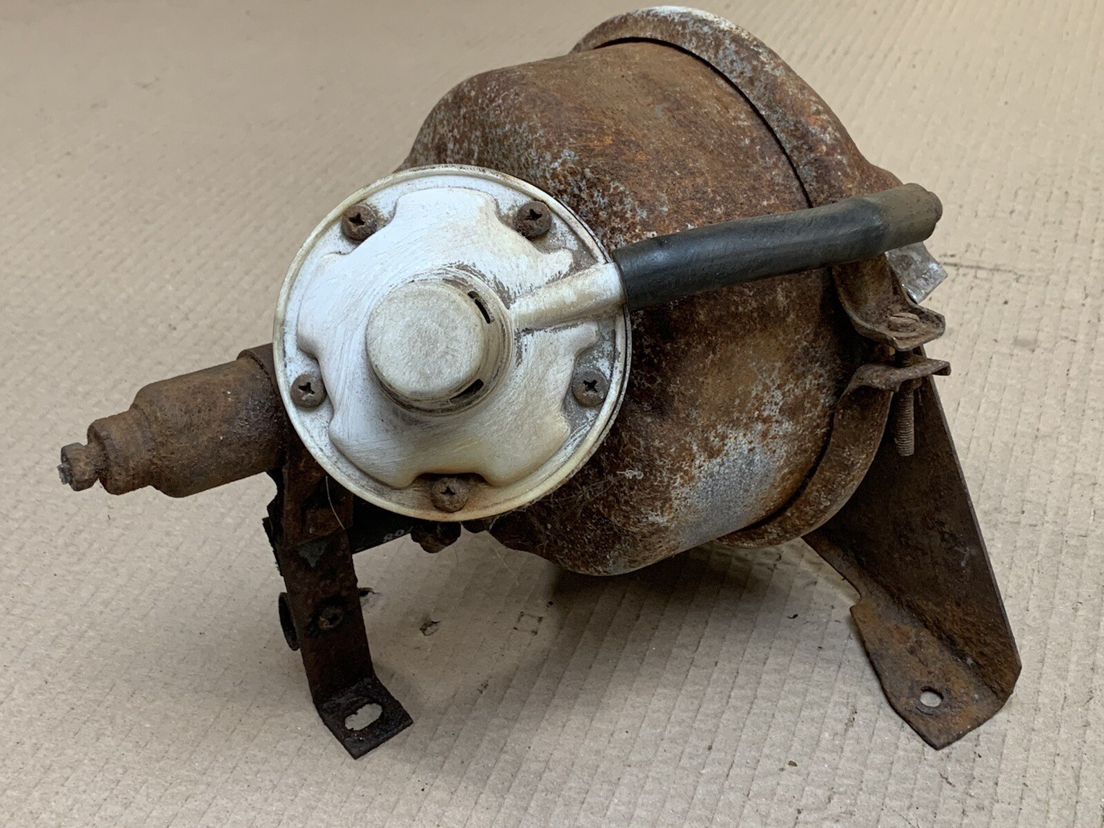 MGB (1962-76) LOCKHEED REMOTE BRAKE SERVO & BRACKET, ORIGINAL EQUIPMENT ...