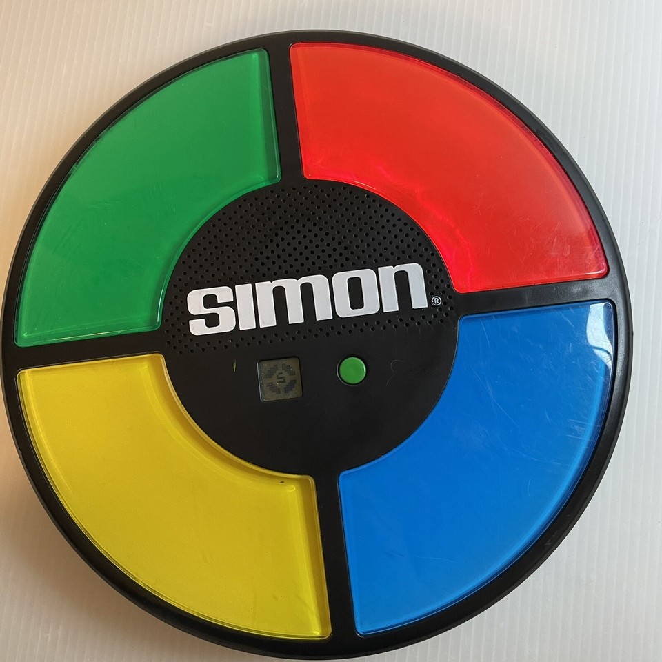 Hasbro Simon Says Electronic Game Built in Screen Counter 2013 - Tested ...