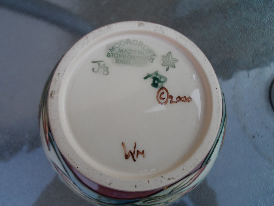 MOORCROFT POTTERY. INDIAN PAINTBRUSH PATTERN TOBBACO JAR. PHILLIP ...