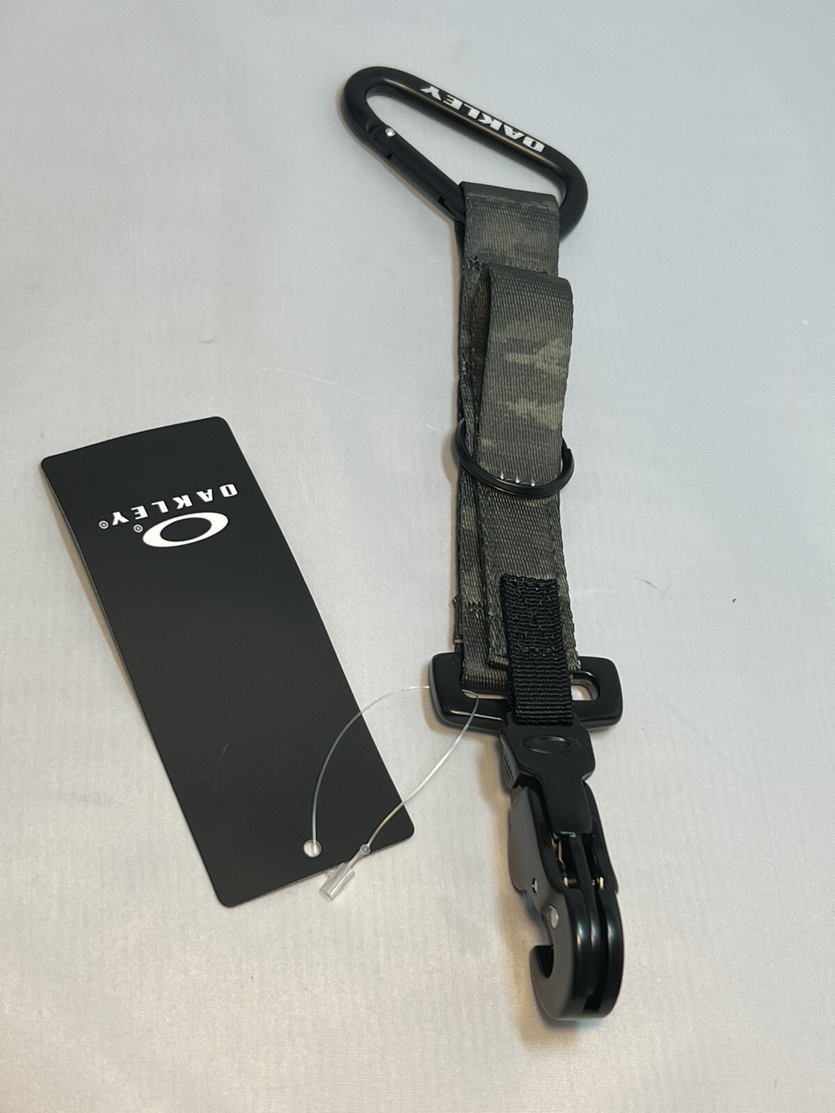 New Oakley Carabiner Key Chain X-Metal Clip Green Camouflage Lanyard ...