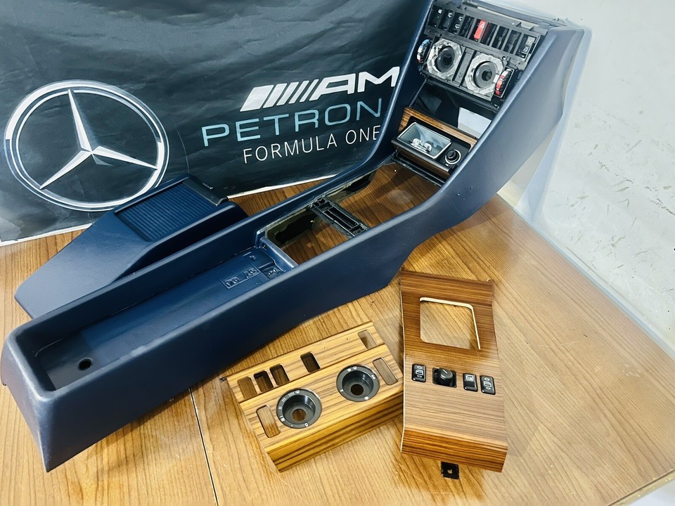 Mercedes W124 Blue Assembling The Central Console Dashboard Trim Box ...