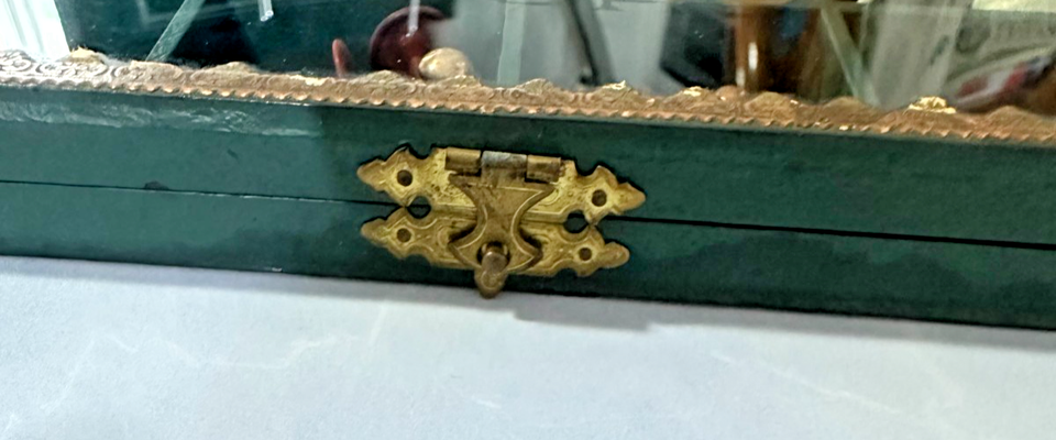 CHOICE GOLD PLATE COLLAR STUD GENERAL STORE DISPLAY CASE 5 cents ...