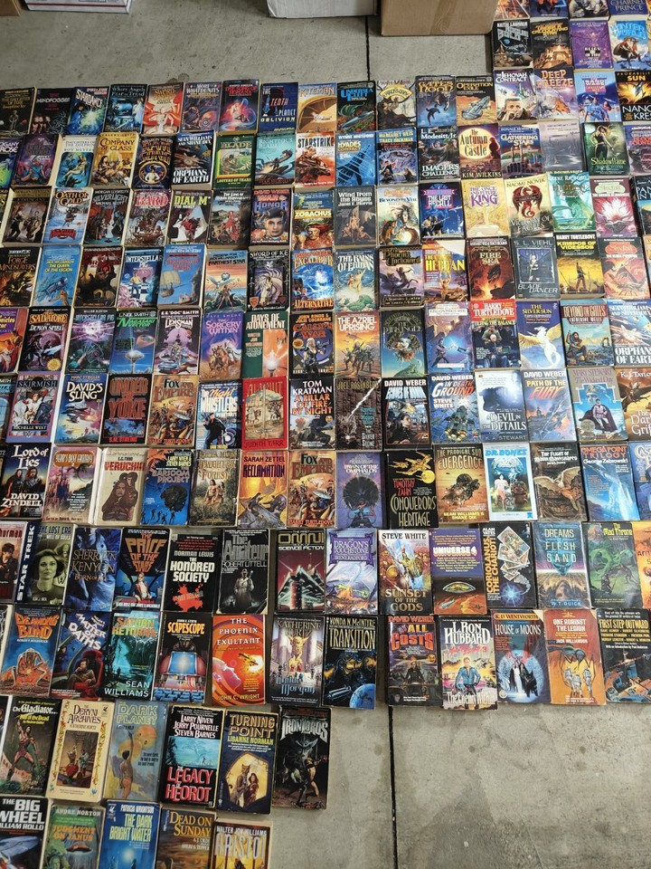Huge Lot of 550 Vintage Sci-Fi/Fantasy PB Books ACE DEL REY TOR DAW | eBay