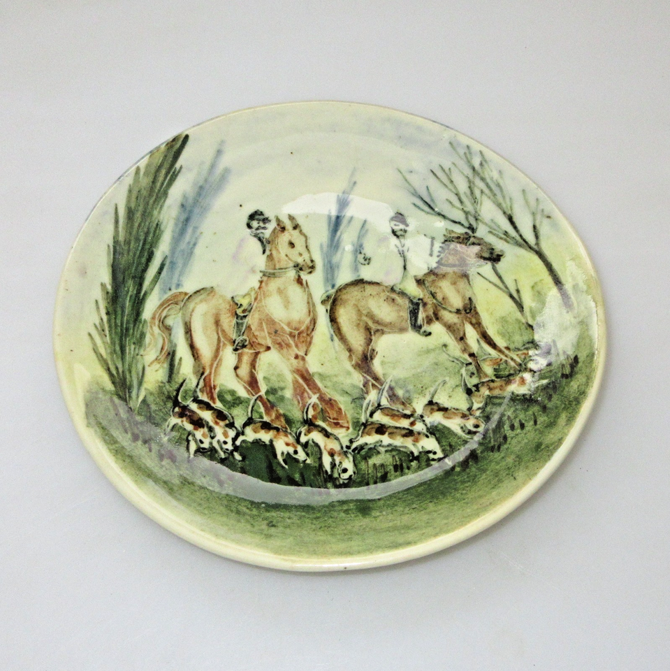 MARTIN BOYD POTTERY PLATE DEPICTING A FOX HUNTING SCENE AUSTRALIAN ...