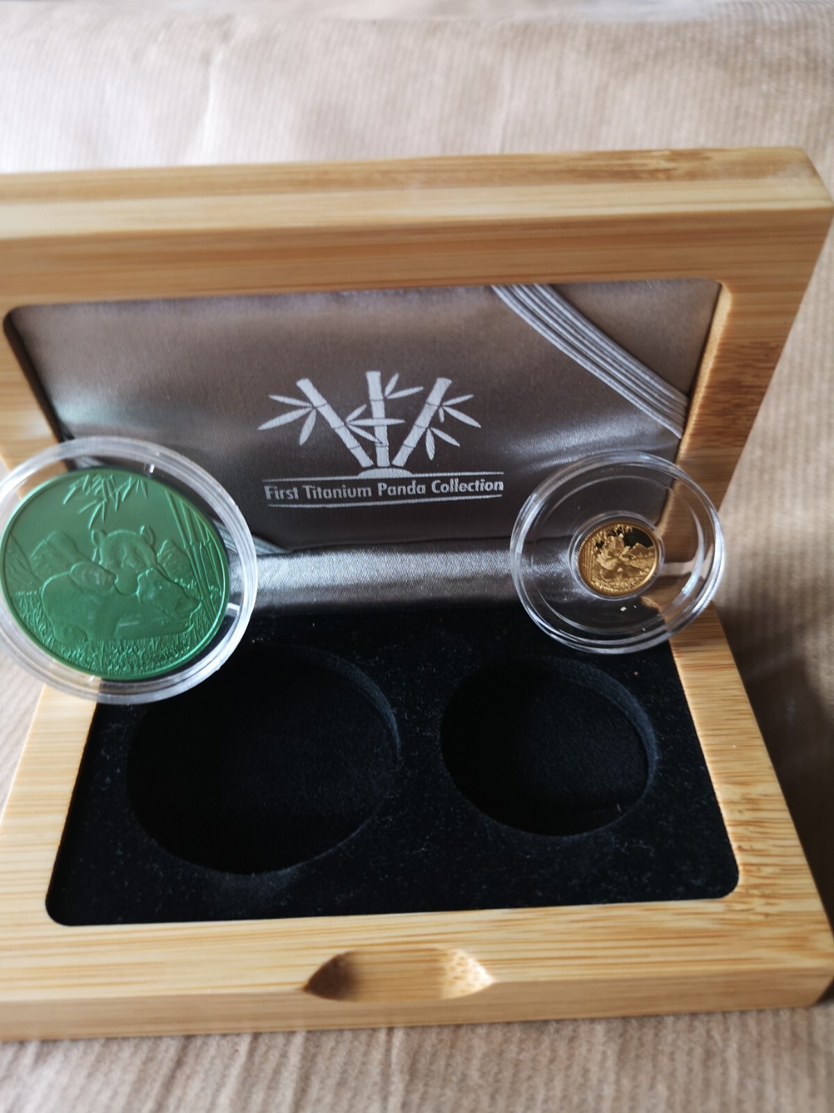 Panda Titanium Set 2020 - erste Panda-Münze aus Titanium weltweit ...