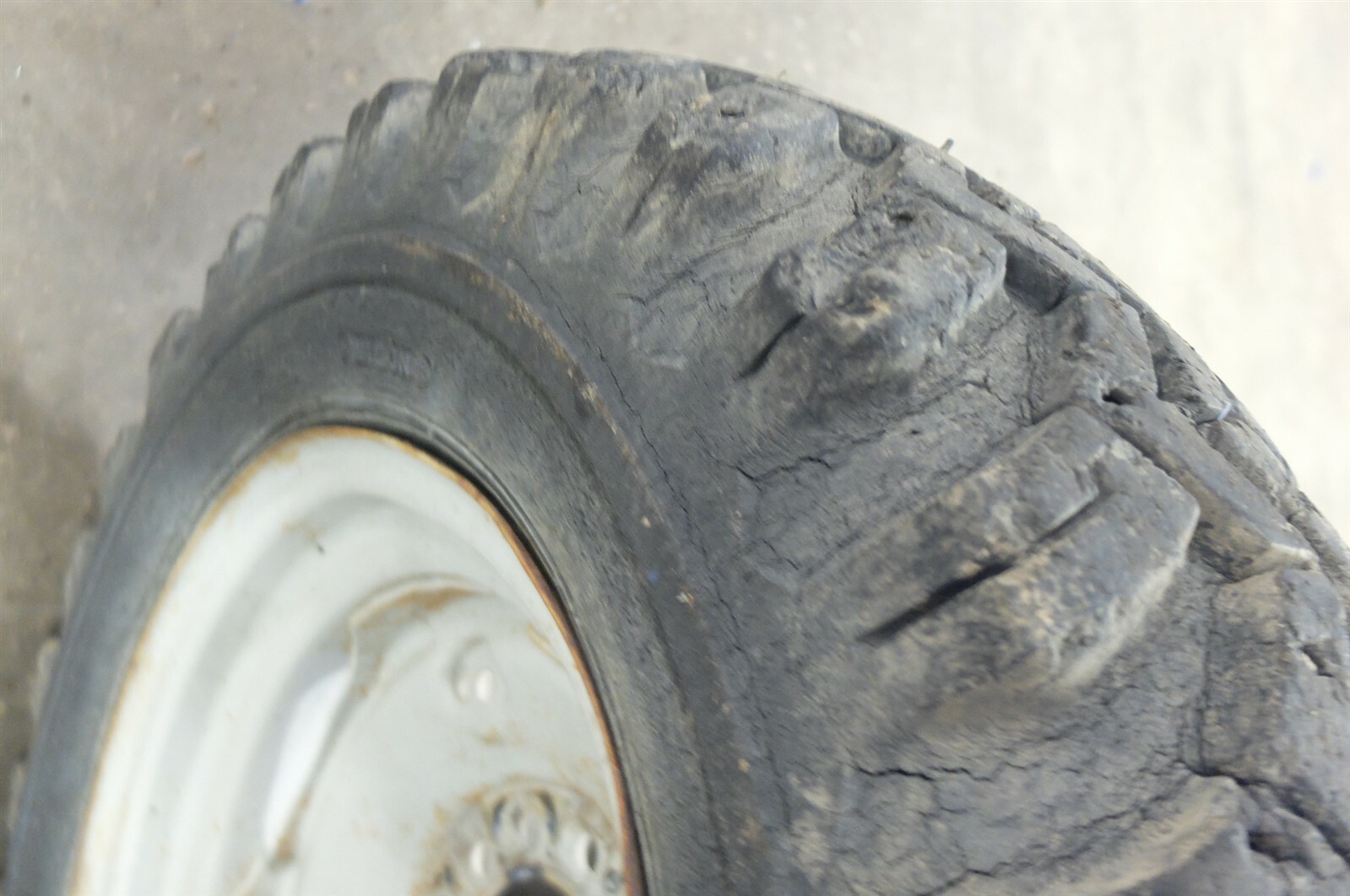 62 - 65 Early Ford 4000 Tractor 801 901 front wheels rims and tires | eBay