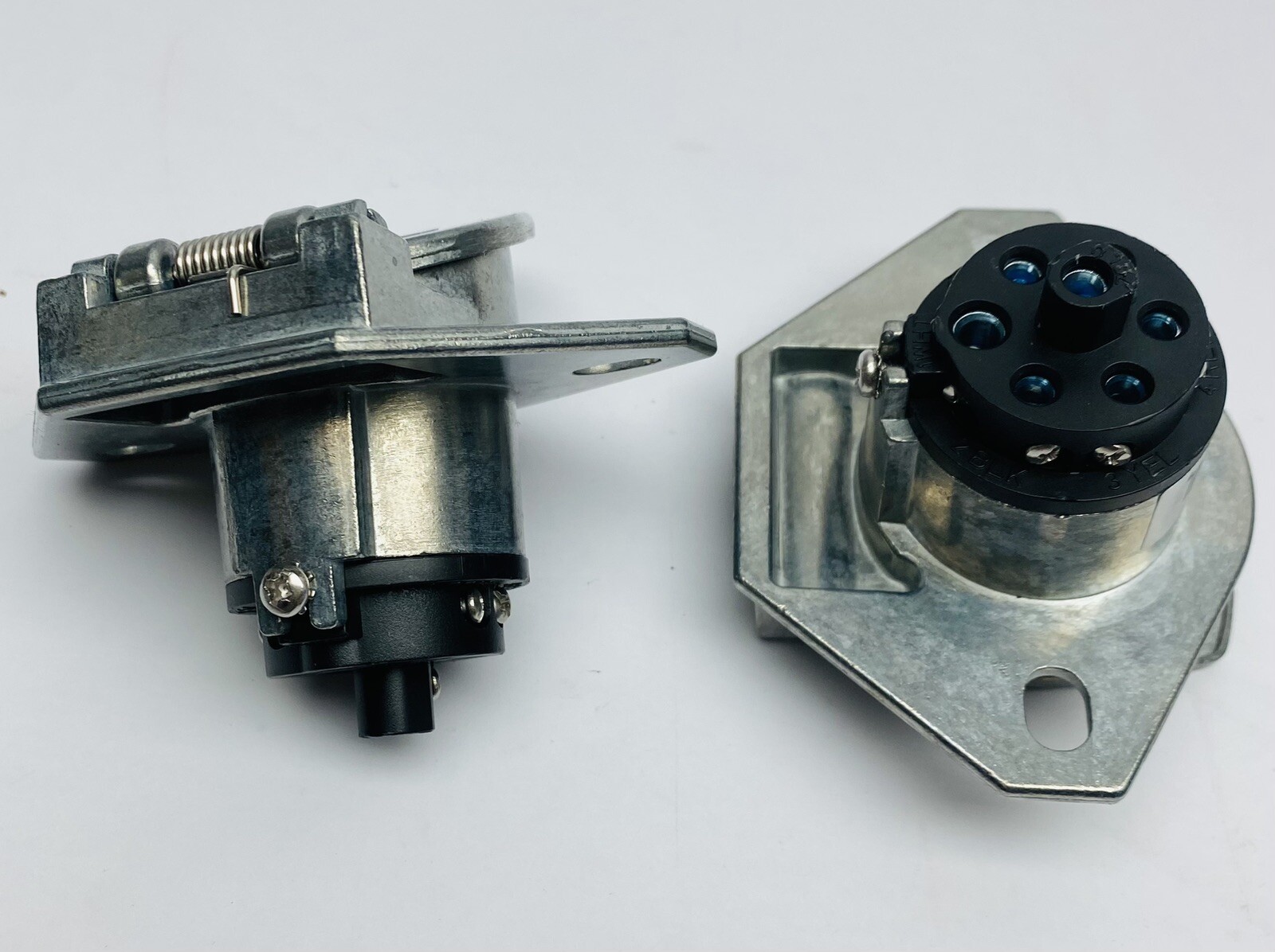 LOT OF 2, PHILLIPS 15-720, SAE J560, 7 WIRE TRAILER SOCKET PLUG | eBay