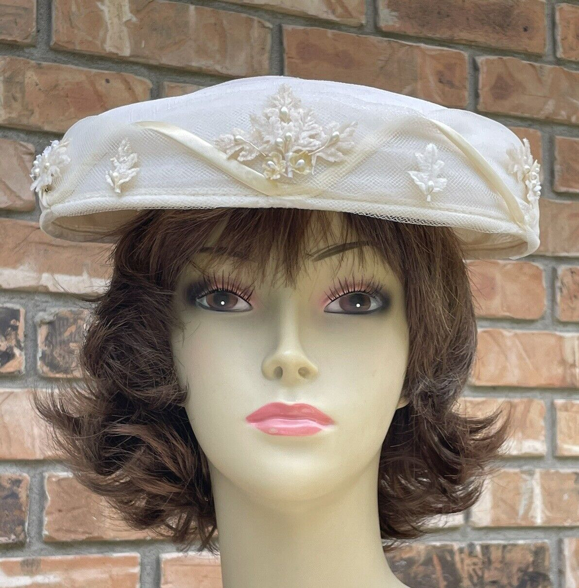 Antique Ivory Ladies Platter Hat Wide Brim Velvet Flo… - Gem